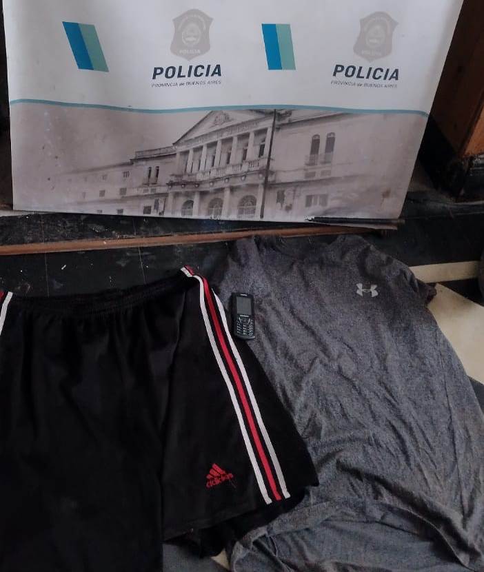 Detienen al ladrón de ropa y un celular de un local comercial | Cadena ... Detienen al ladrón de ropa y un celular de un local comercial | Cadena ...