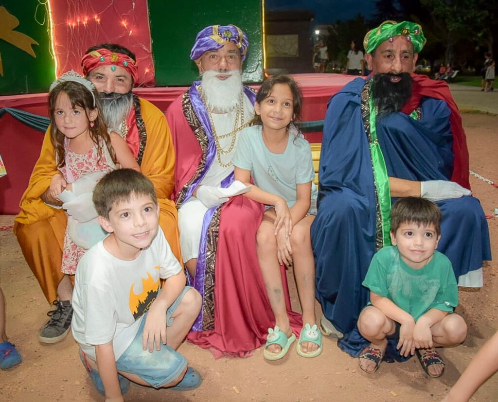 Niños y familias vivieron con gran alegría la presencia de los Reyes ...