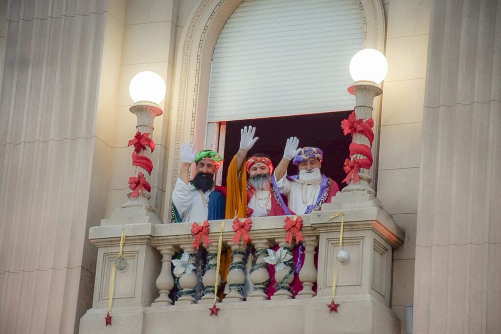 Niños y familias vivieron con gran alegría la presencia de los Reyes ...